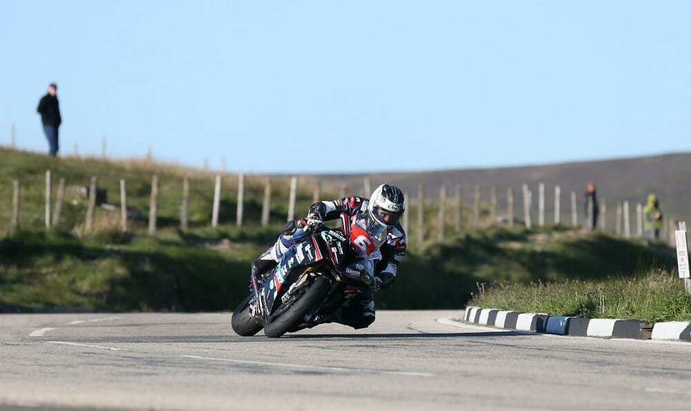 Isle of Man TT: Dunlop Steals First 131mph Lap Of TT 2016 - Cycle News