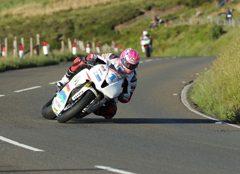 Dunlop and Hutchinson Set to Renew Supersport Battle at the TT Races ...