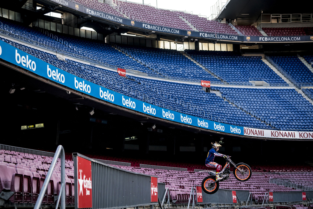 VIDEO: Toni Bou “plays” at the Camp Nou - Cycle News
