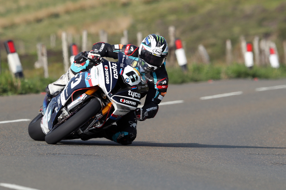 Top Isle of Man TT Riders on Why They’ve Chosen Dunlop for 2018 - Cycle ...