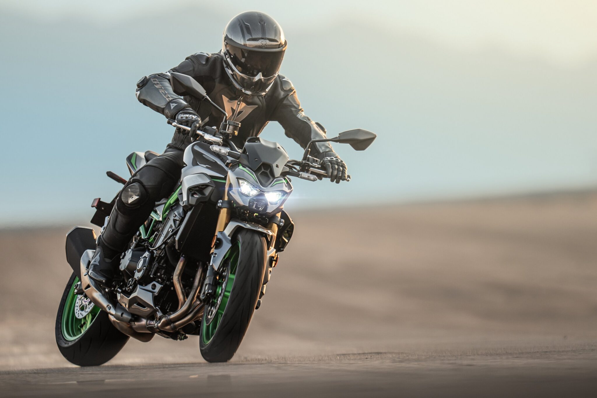 Kawasaki Nakedbike Bikes: New Model First Looks & In-Depth Reviews ...