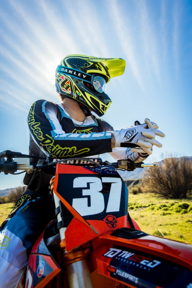 Troy Lee Designs SE5 Polycarbonate Helmet - Cycle News